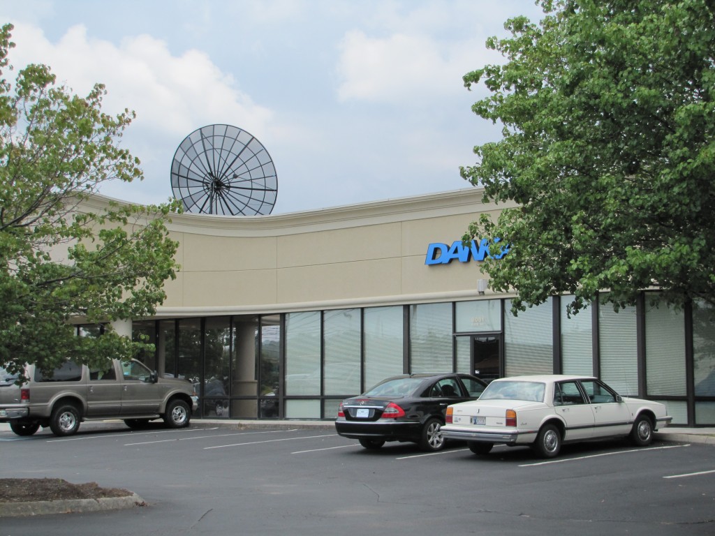 Photos of the New WNOX-FM 100.3 Knoxville, TN | DREW'S RADIO SITE